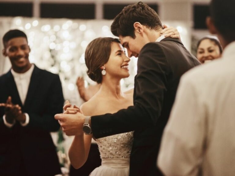 Share Your Wedding Photos With Guests - GUESTPIX | #1 QR Code Event ...