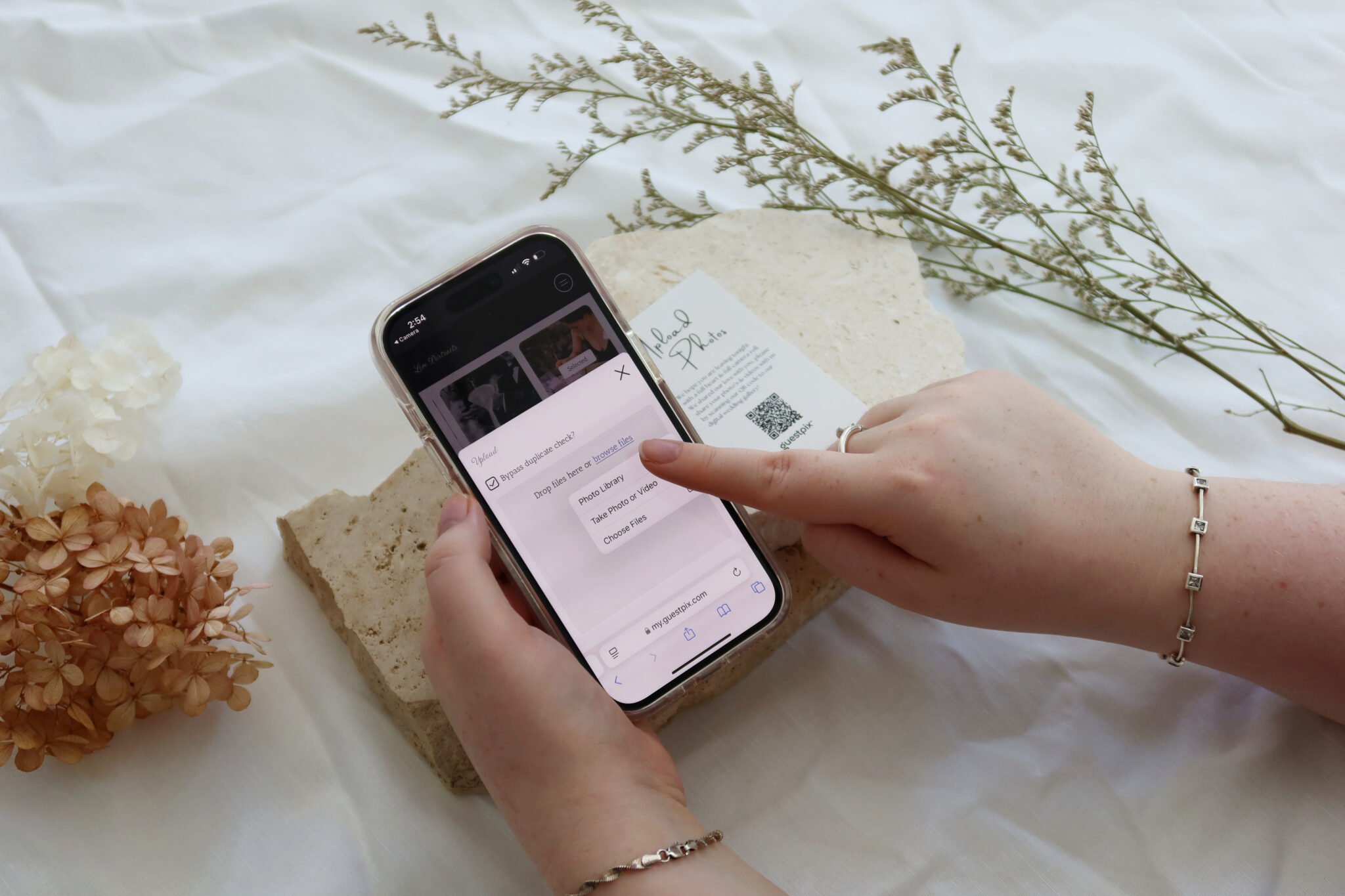 Weddings How It Works - GUESTPIX #1 QR Code Photo Collection